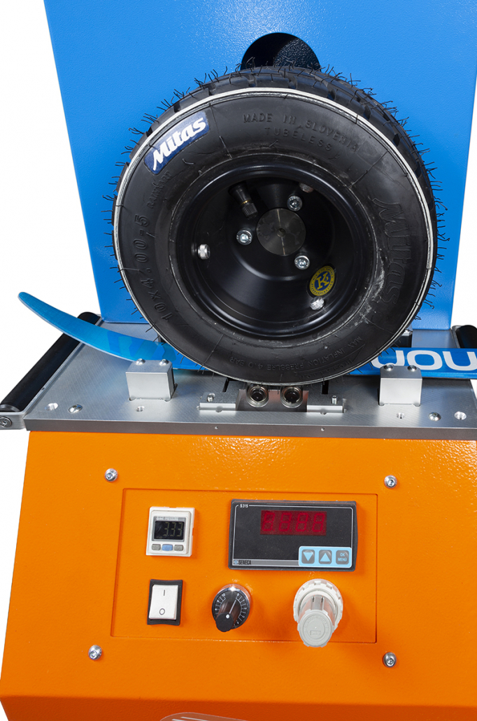 Portable automatic machine for scoring rollers. | Svecom SKI